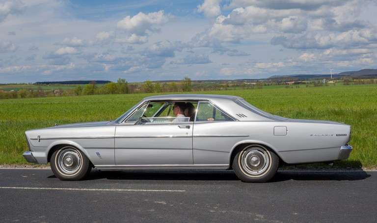 44 Unforgettable Features 60s Cars Had That No Modern Car Can Match
