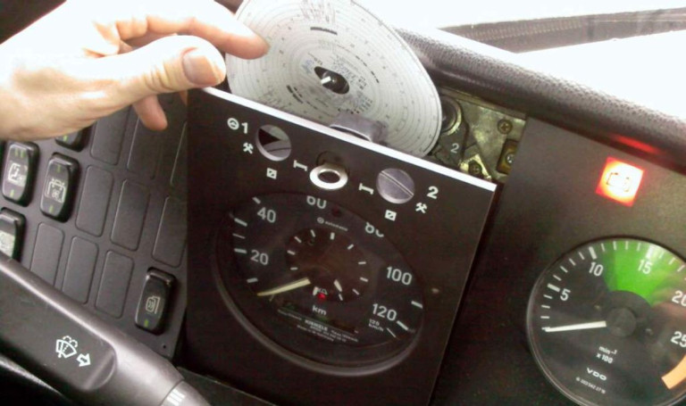 44 Unforgettable Features 60s Cars Had That No Modern Car Can Match