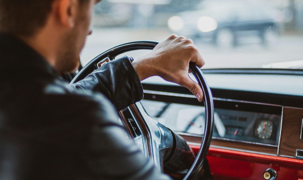 44 Unforgettable Features 60s Cars Had That No Modern Car Can Match