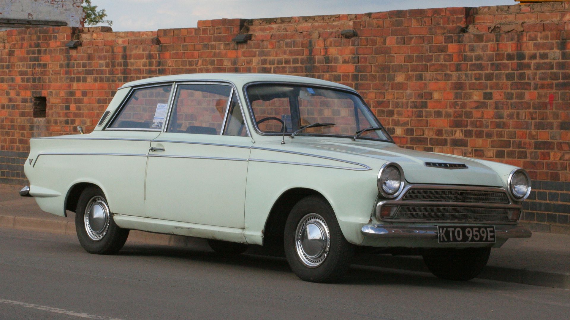 The Best Classic Cars For First-Time Collectors