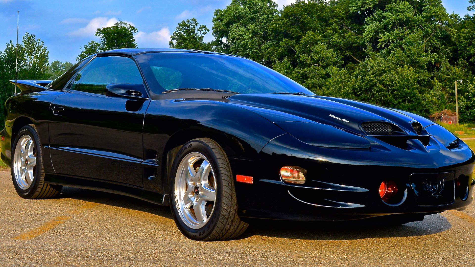 The Pontiac Trans Am: The “Screaming Chicken” That Ruled America’s Streets
